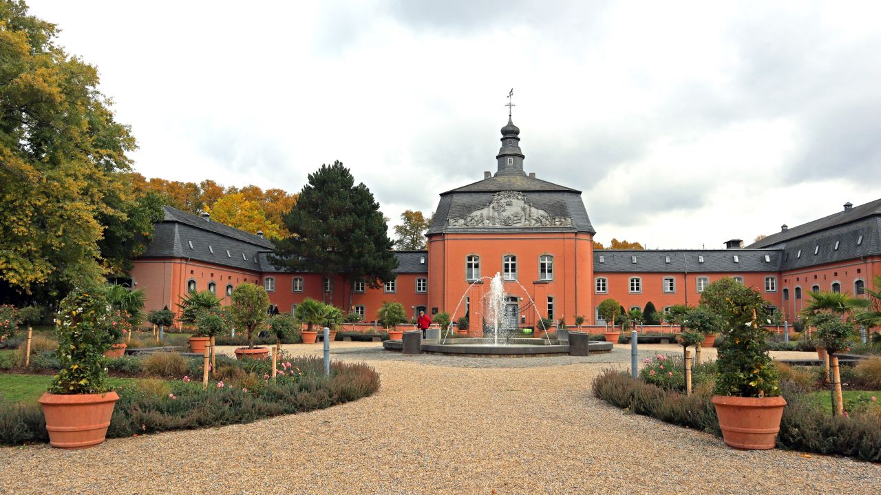Schloss Wickrath im gleichnamigen Mönchengladbacher Stadtteil Wickrath